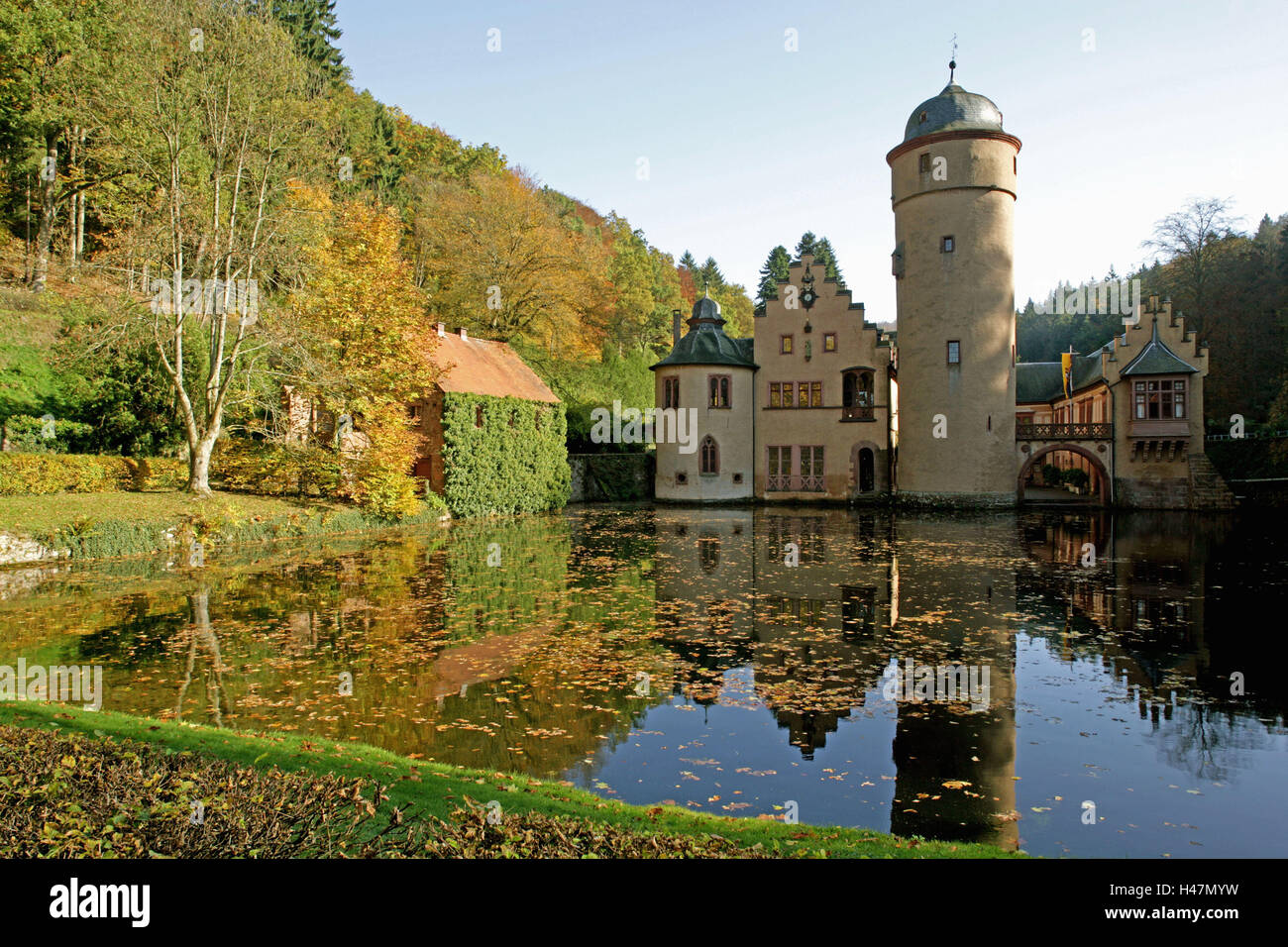 Germany, Bavaria, Mespelbrunn, moated castle, autumn, water mirroring ...
