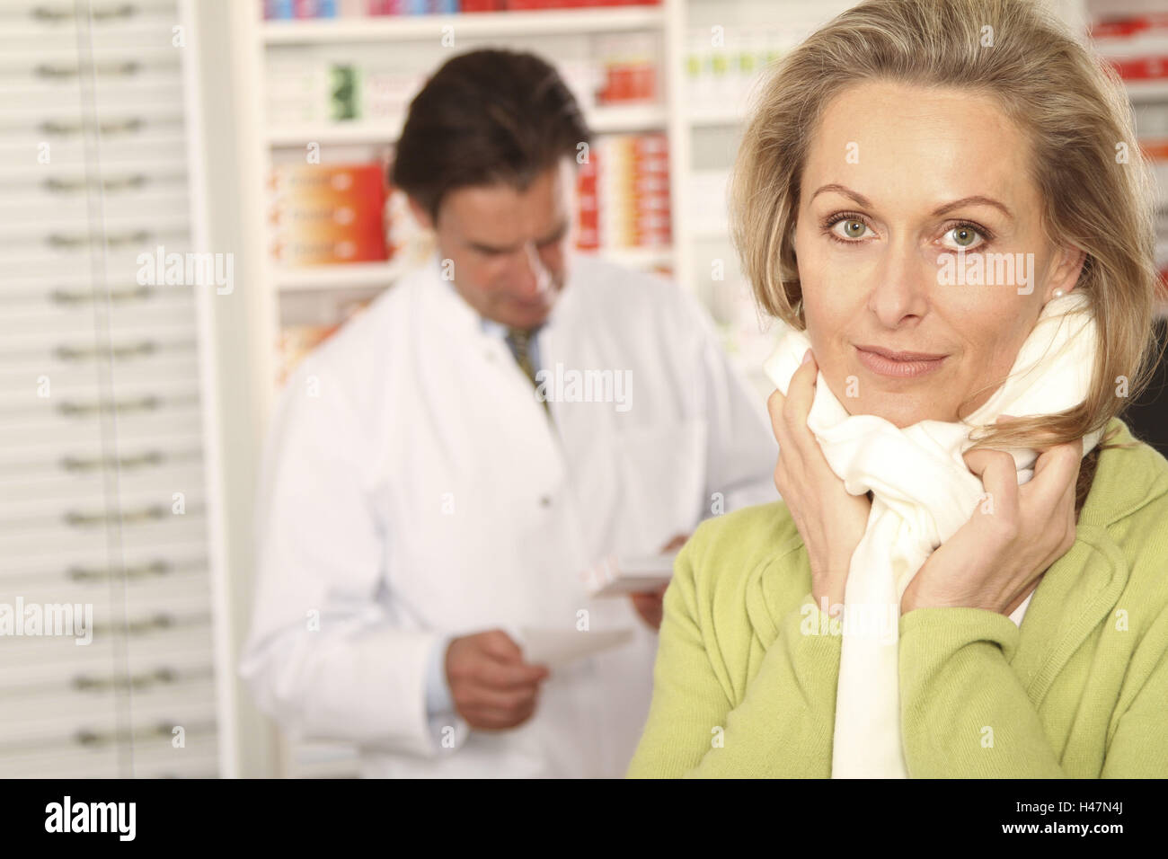 Chemist, patient, cold, sore throat Stock Photo - Alamy