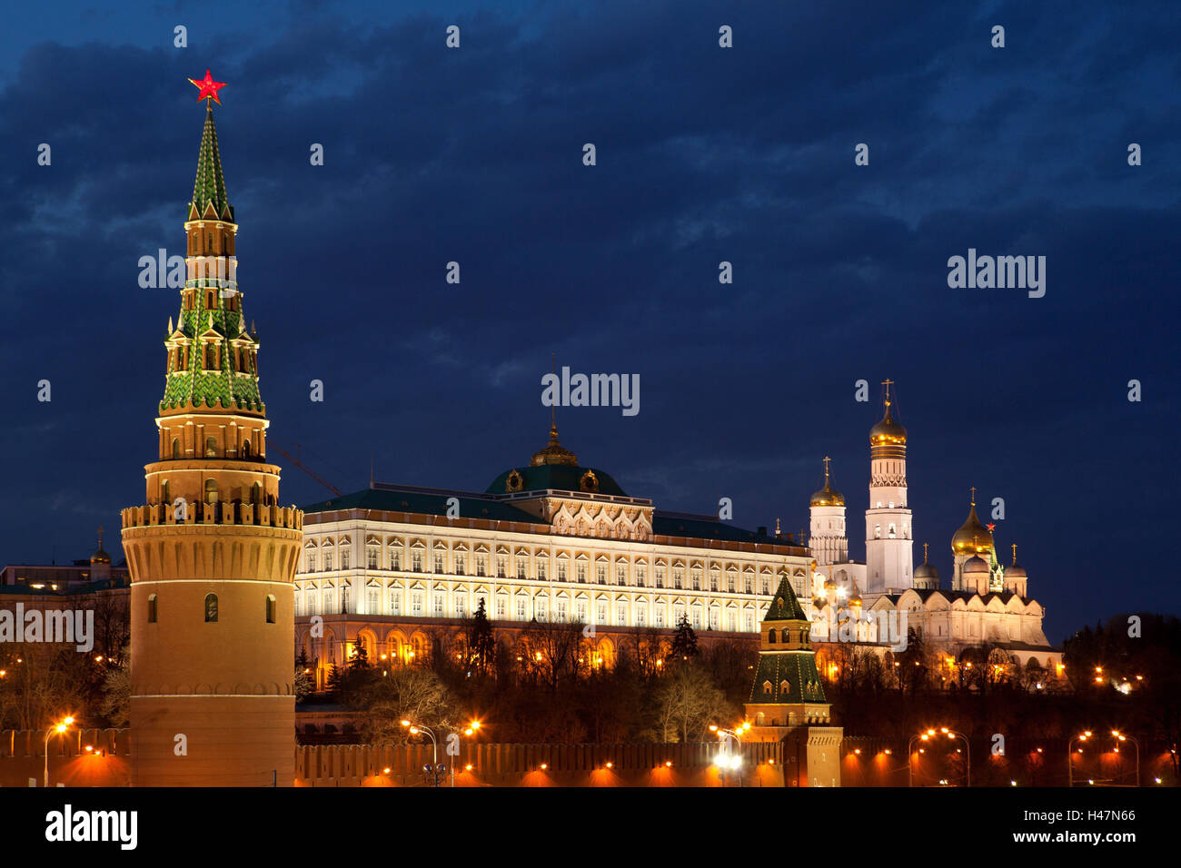 Moscow, Kremlin, at night Stock Photo - Alamy