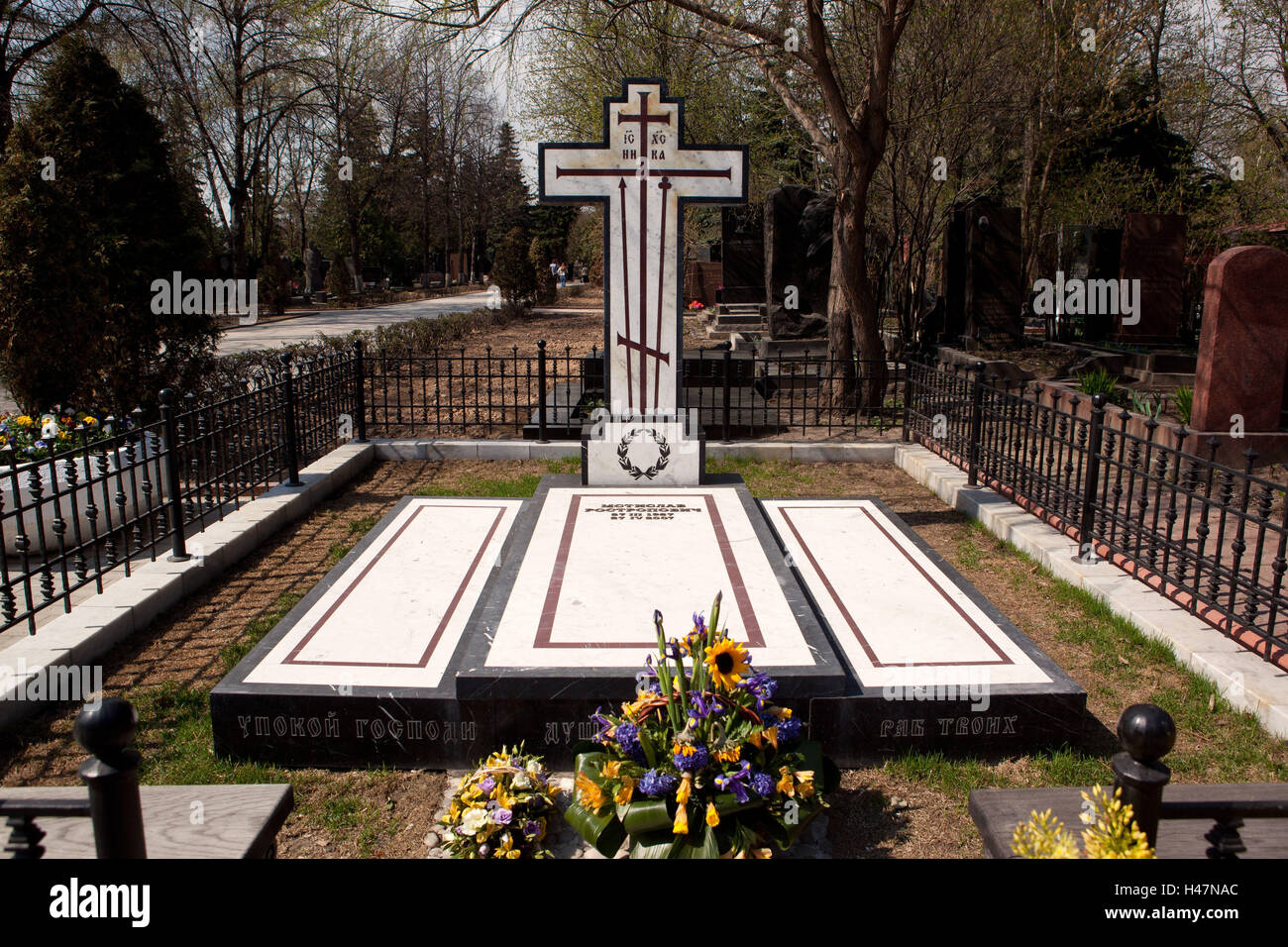 Novodevichy cemetery hi-res stock photography and images - Alamy