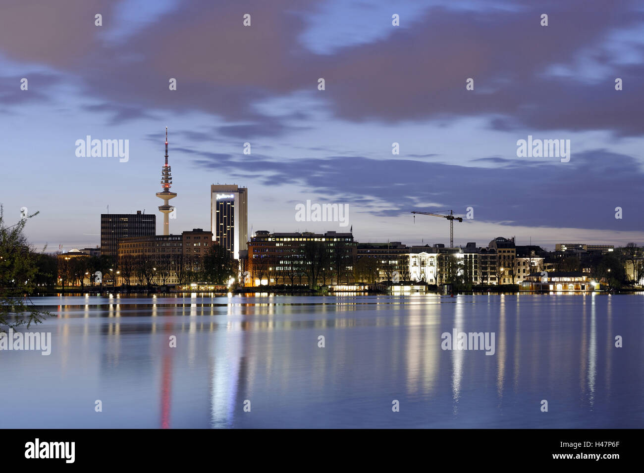The Outer Alster lake, Winterhude, panorama, Hamburg, Germany, Europe ...