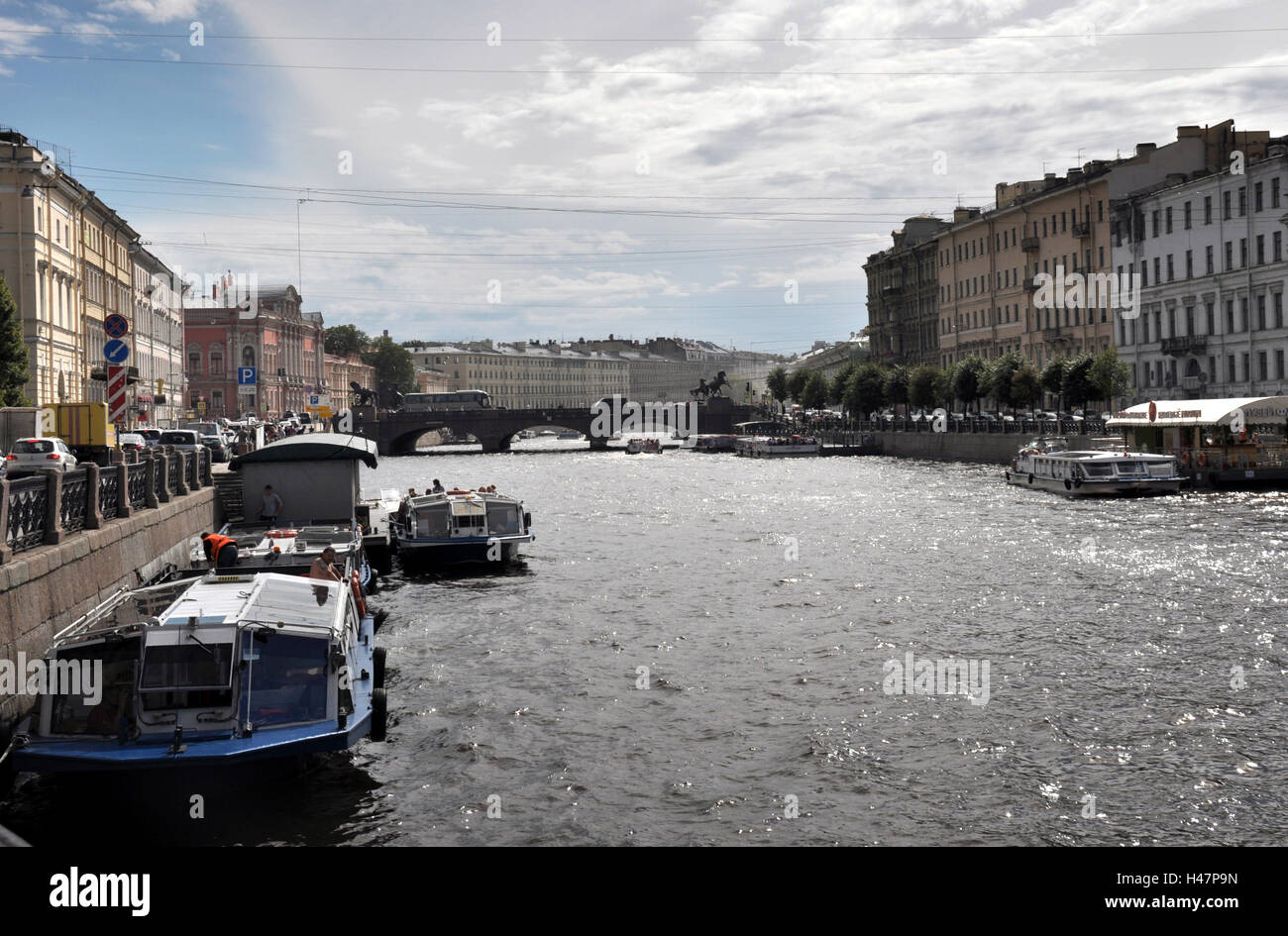 Anichkov bridge, Saint Petersburg, Russia Stock Photo - Alamy