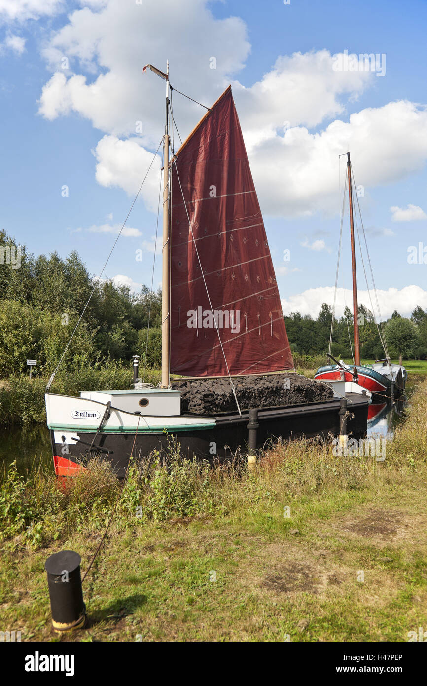 Peat ships hi-res stock photography and images - Alamy