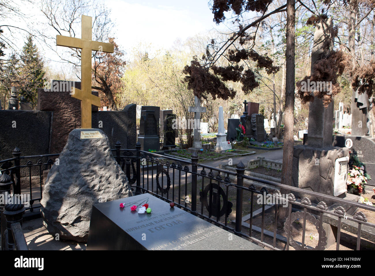 Moscow, Novodevichy Cemetery, tomb of Nikolai Gogol Stock Photo - Alamy