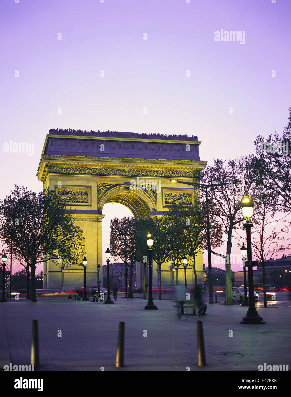 France, Paris, Place Charles de Gaulle, Arc de Triomphe, Champs-Elysees ...