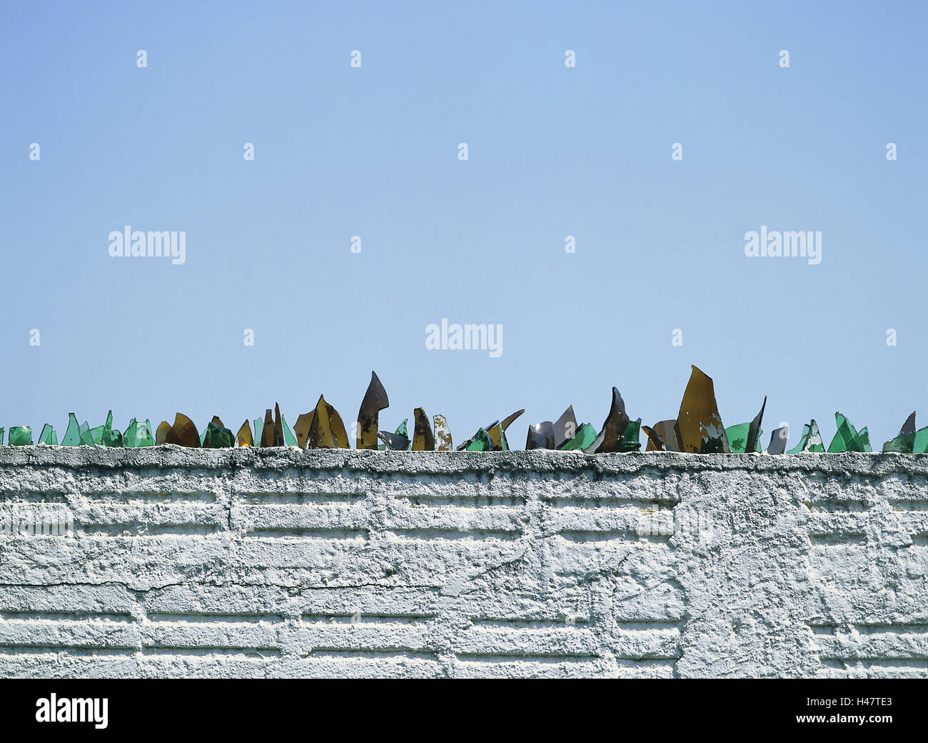 Garden defensive wall, glass shards, heavens, margin, plot boundary ...