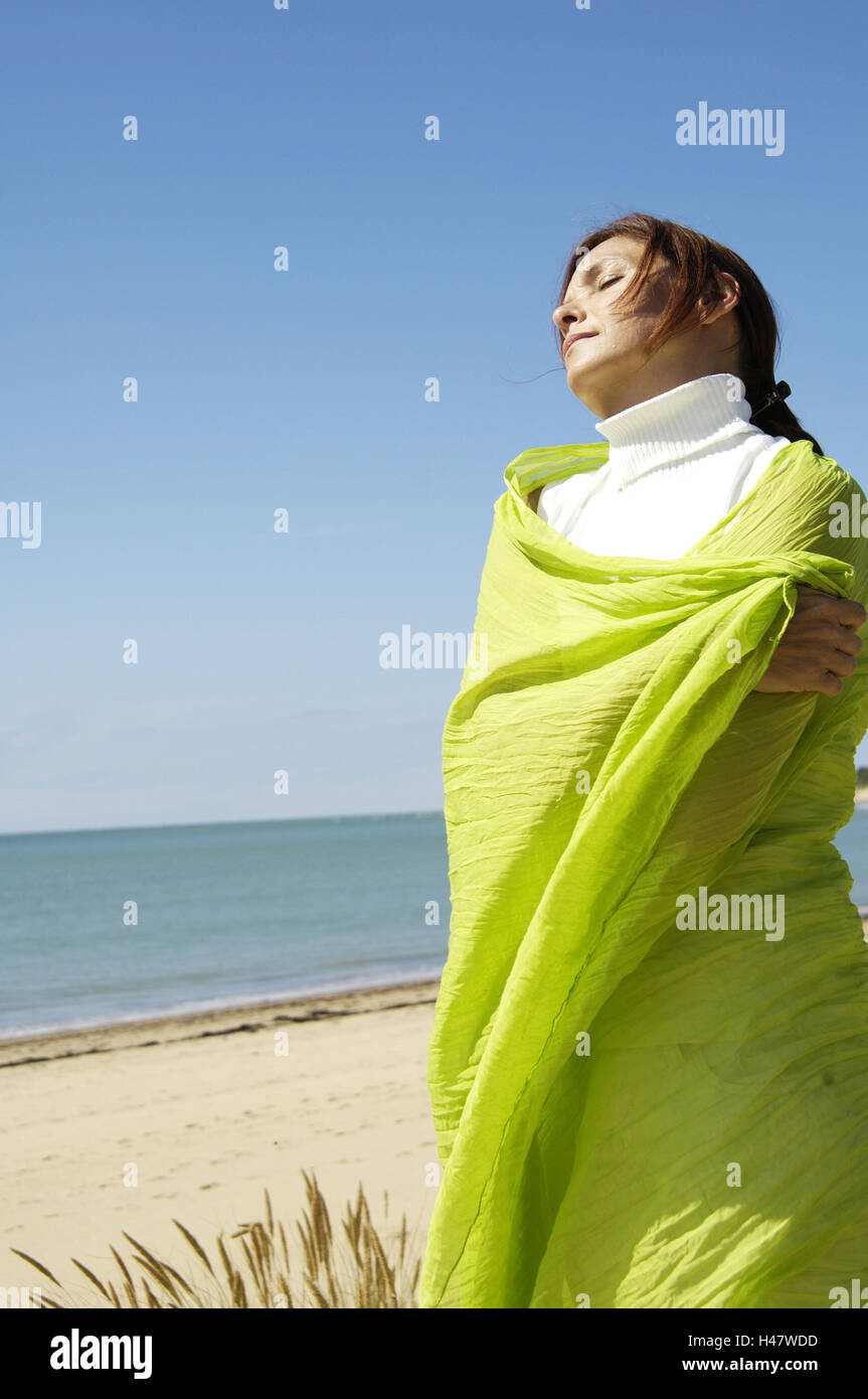 Woman, beach, dune, standing, cloth, wrapped, relaxation Stock Photo ...