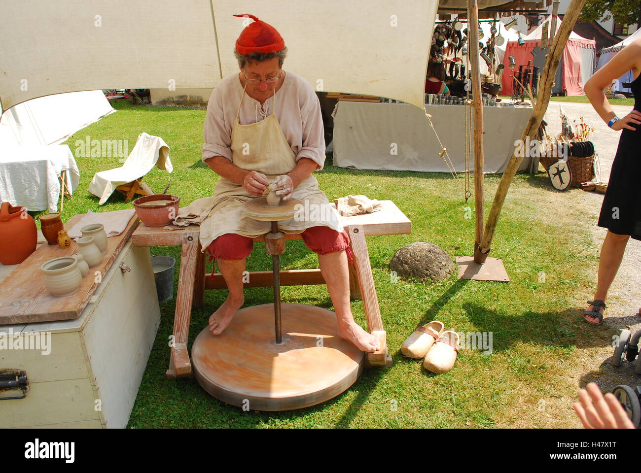 Medieval attire hi-res stock photography and images - Alamy