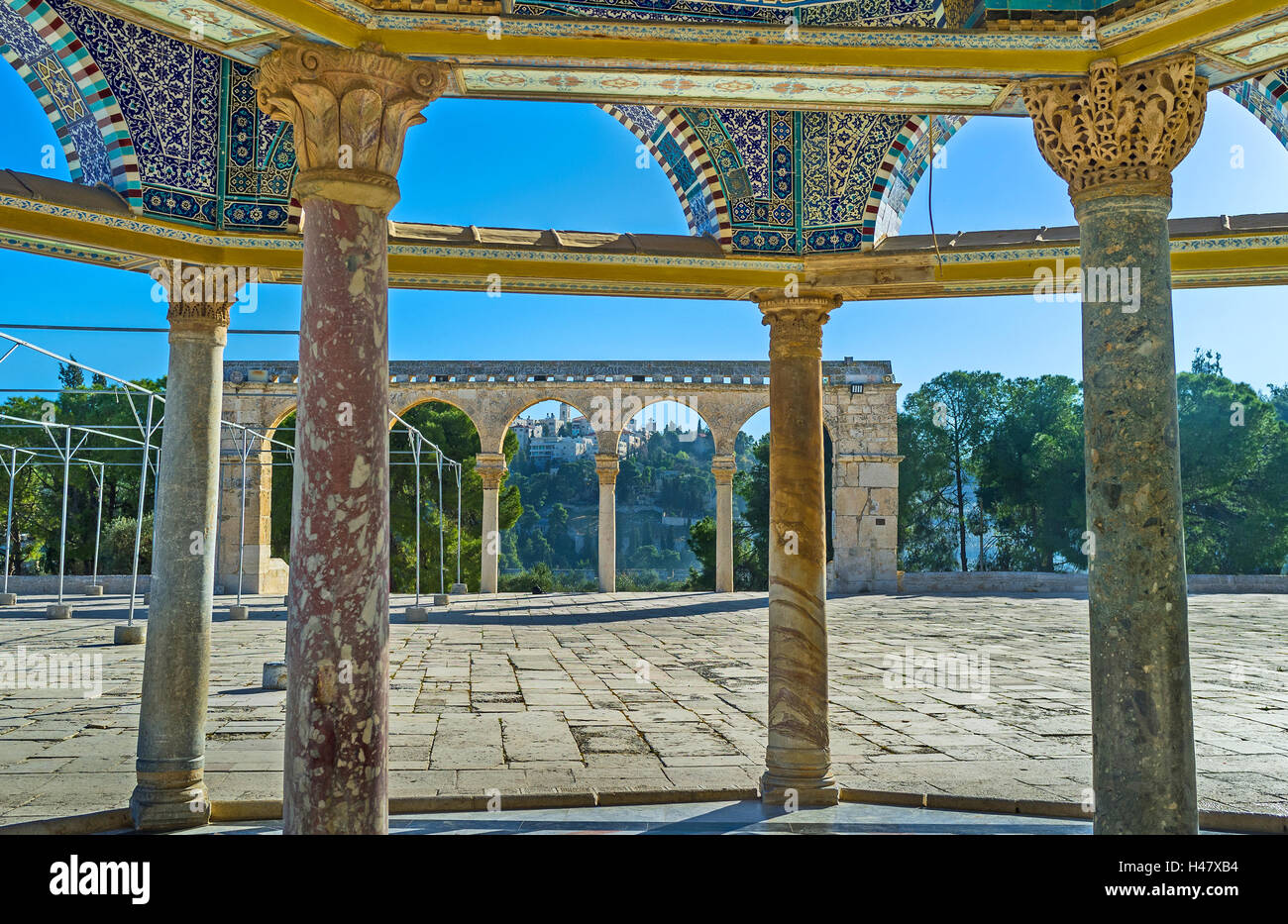 Temple Courtyard Jerusalem Stock Photos & Temple Courtyard Jerusalem ...