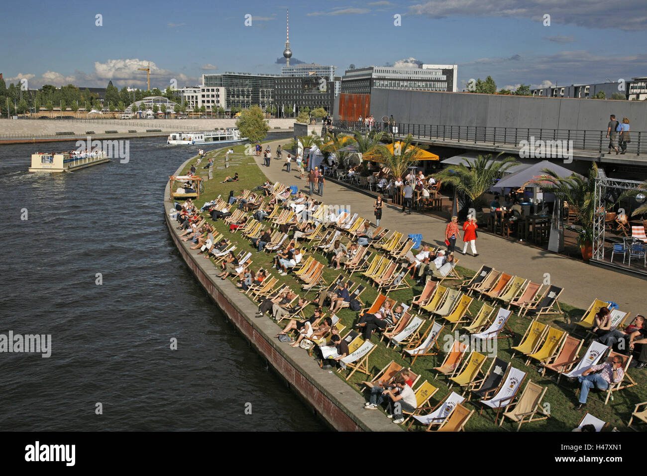 Germany, Berlin, beach swimming area, Office the Federal Chancellor ...