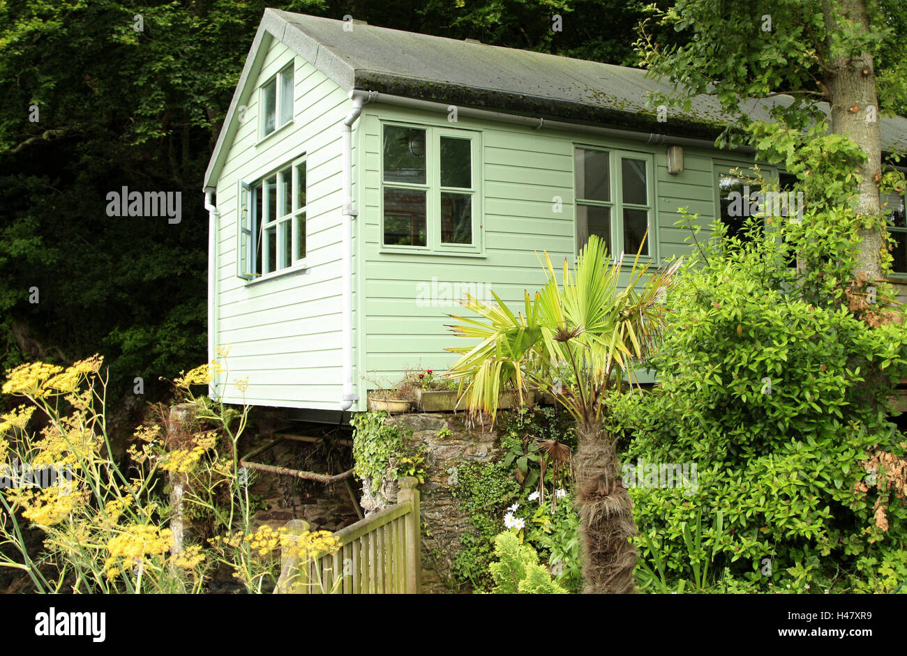 Great Britain, Devon, riverside, boathouse, summer, England, river Dart ...