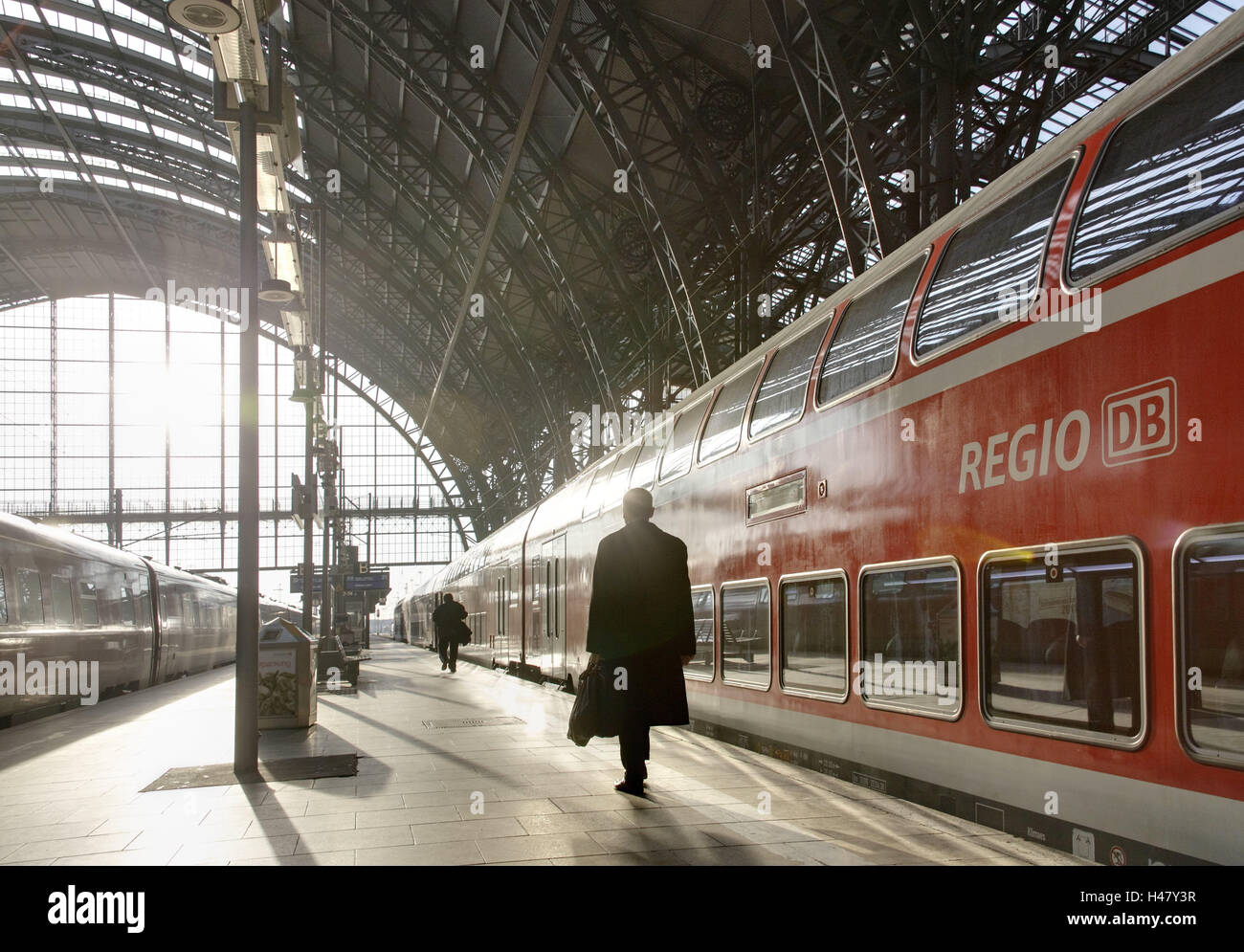 Frankfurt railways station hi-res stock photography and images - Alamy