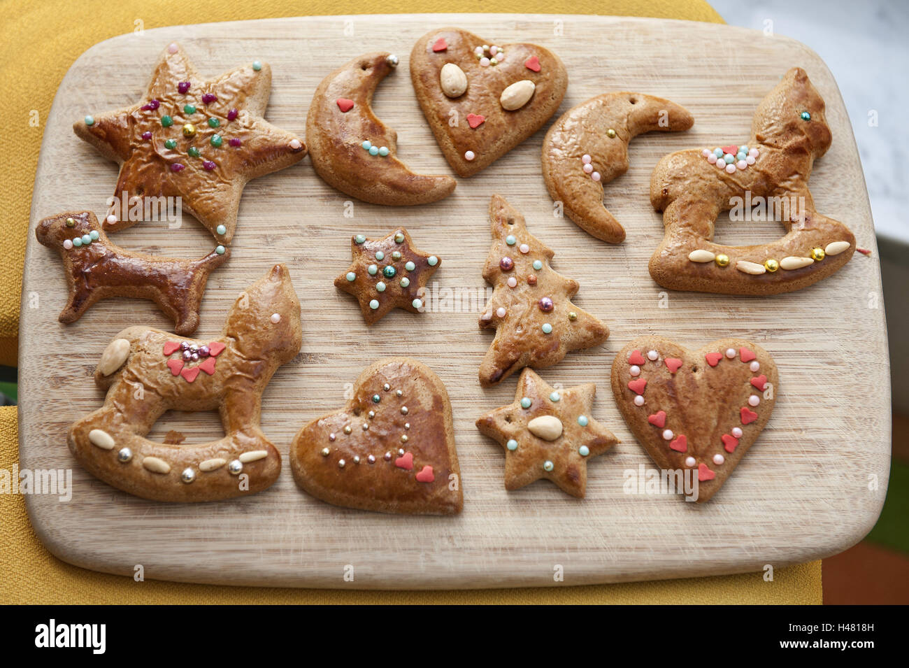 Gingerbread, decorates, motifs, passed away, crumble, wooden ...