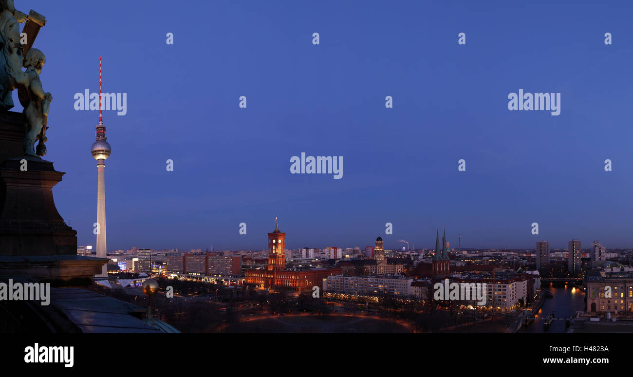 Berlin at night from space hi-res stock photography and images - Alamy