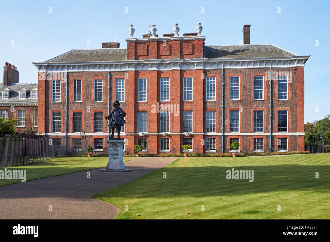 Kensington palace hi-res stock photography and images - Alamy