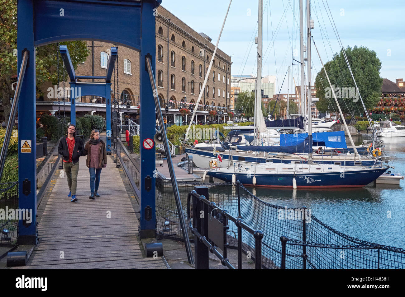 London docks victorian hi-res stock photography and images - Alamy