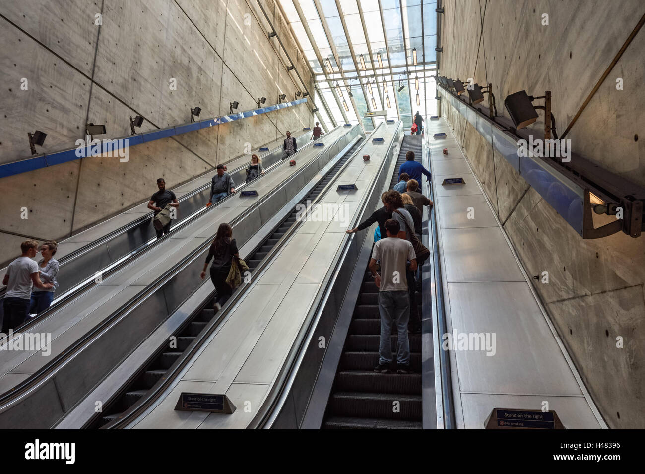 London uk london underground escalators hi-res stock photography and ...