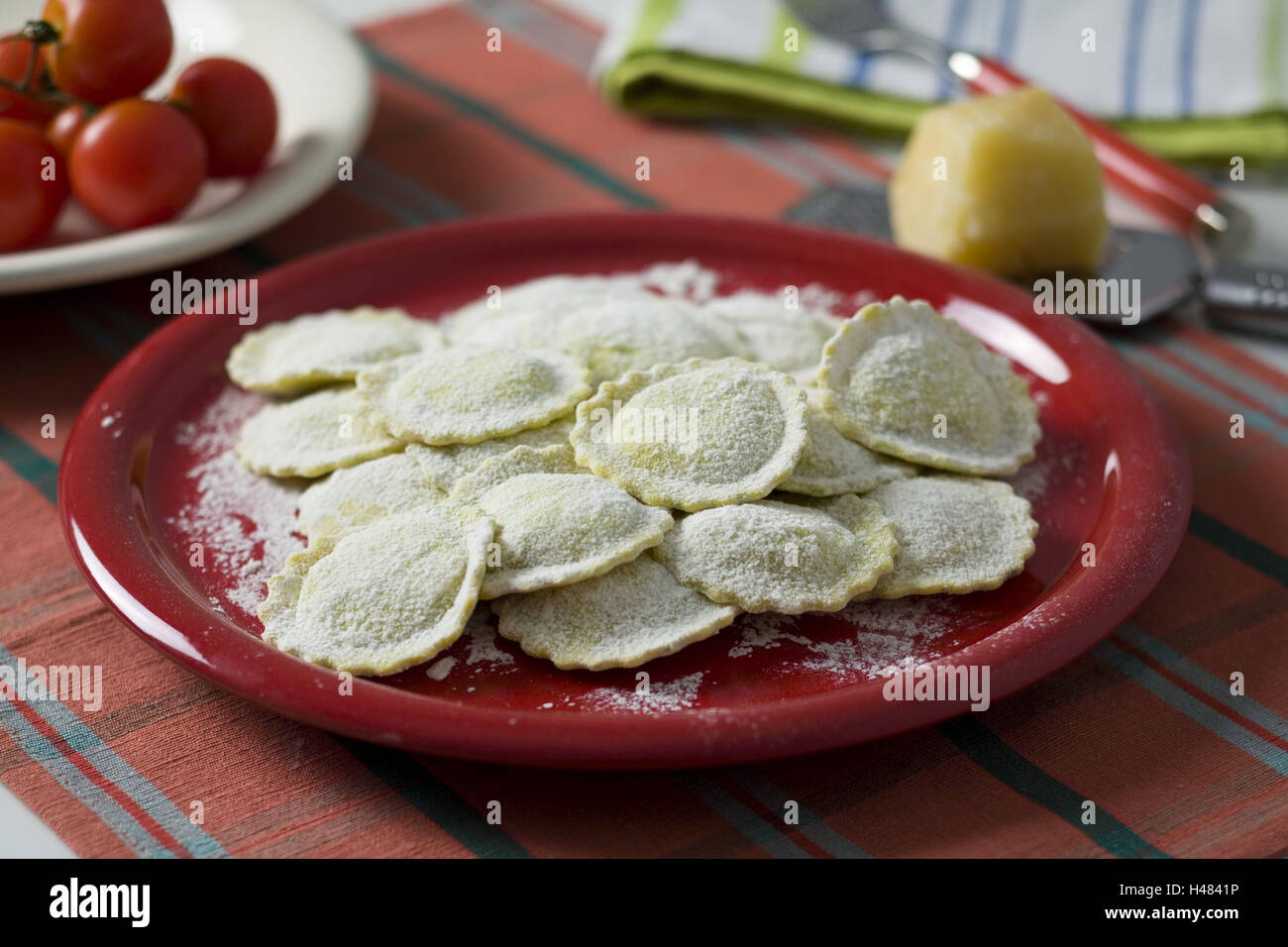 Red plate hi-res stock photography and images - Alamy