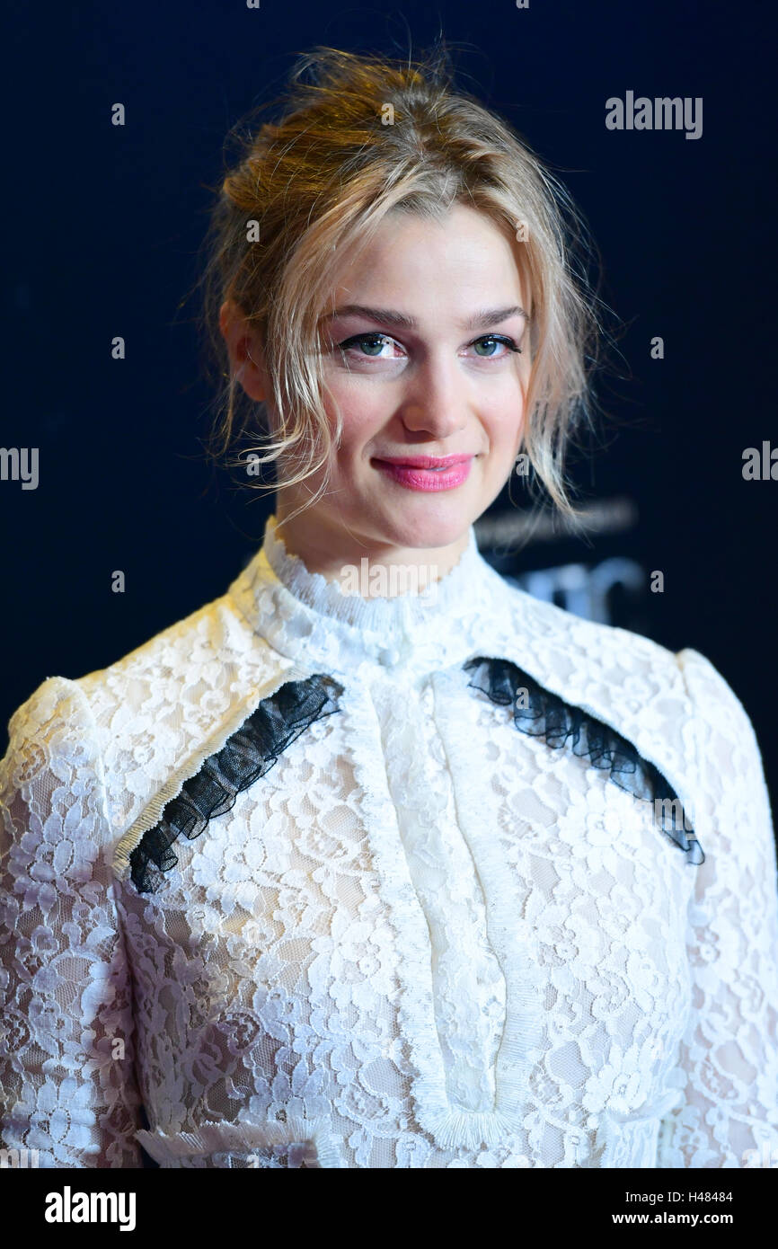 Alison sudol hi-res stock photography and images - Alamy