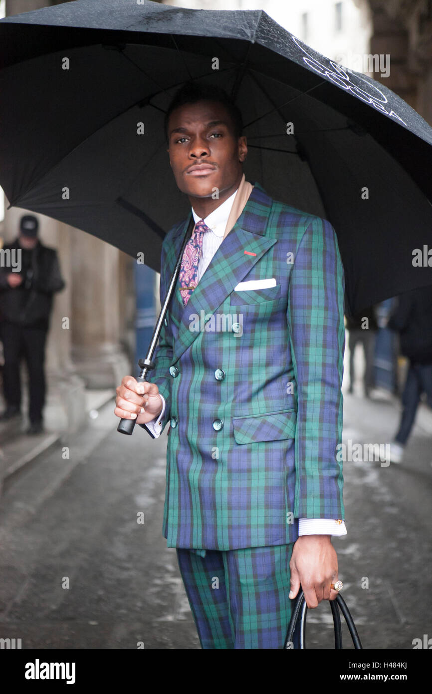 LONDON - FEBRUARY 18, 2014: Model poses for photographers outside ...
