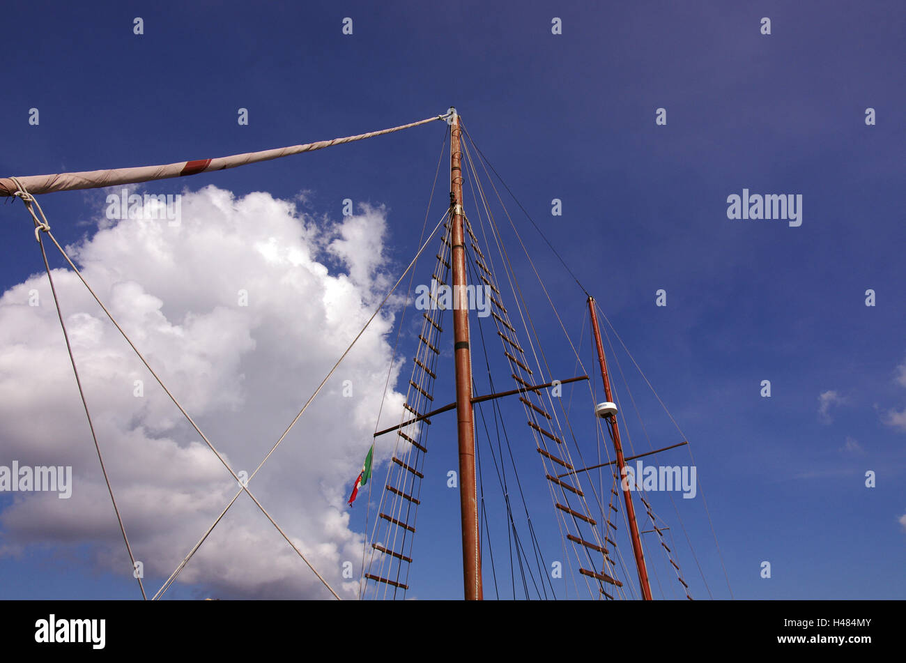Vintage boat mast Stock Photo - Alamy