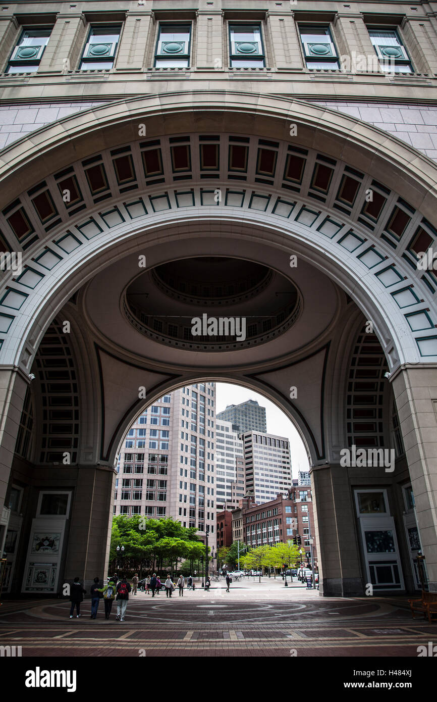 Rowes wharf arch hi-res stock photography and images - Alamy