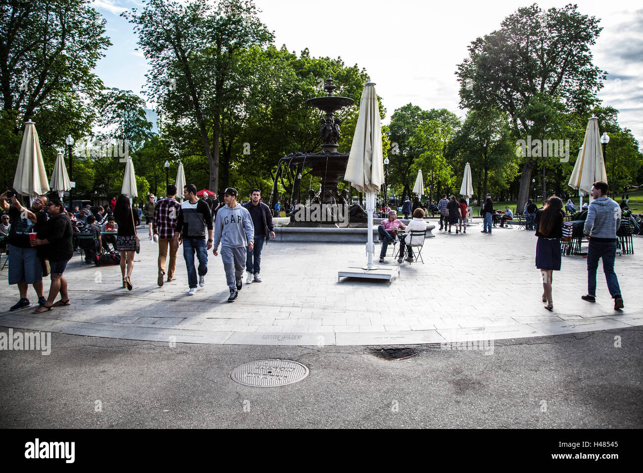 People walking in the Boston Common park Stock Photo - Alamy