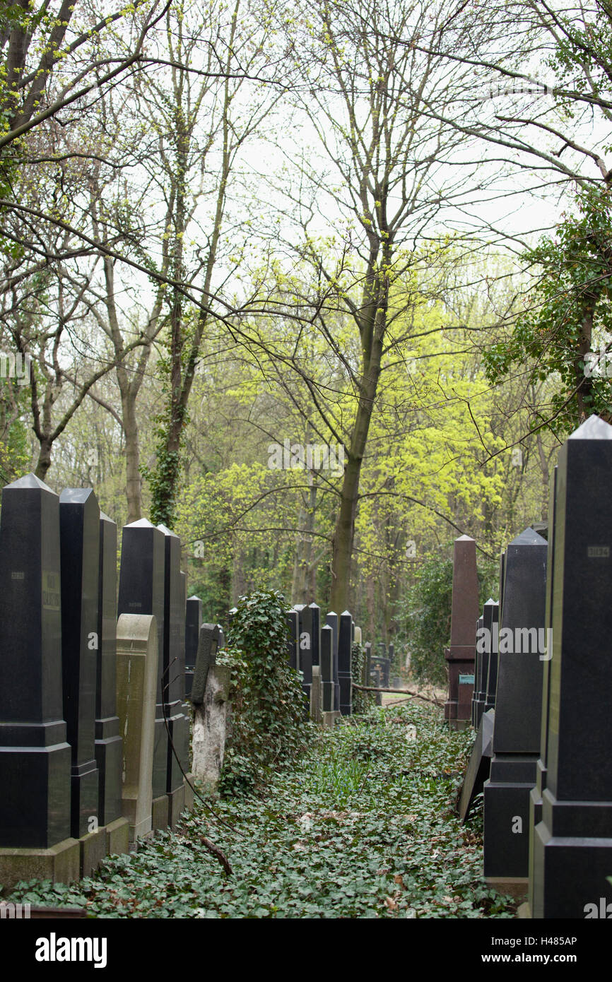 Jewish cemetery, Berlin-Weißensee Stock Photo - Alamy