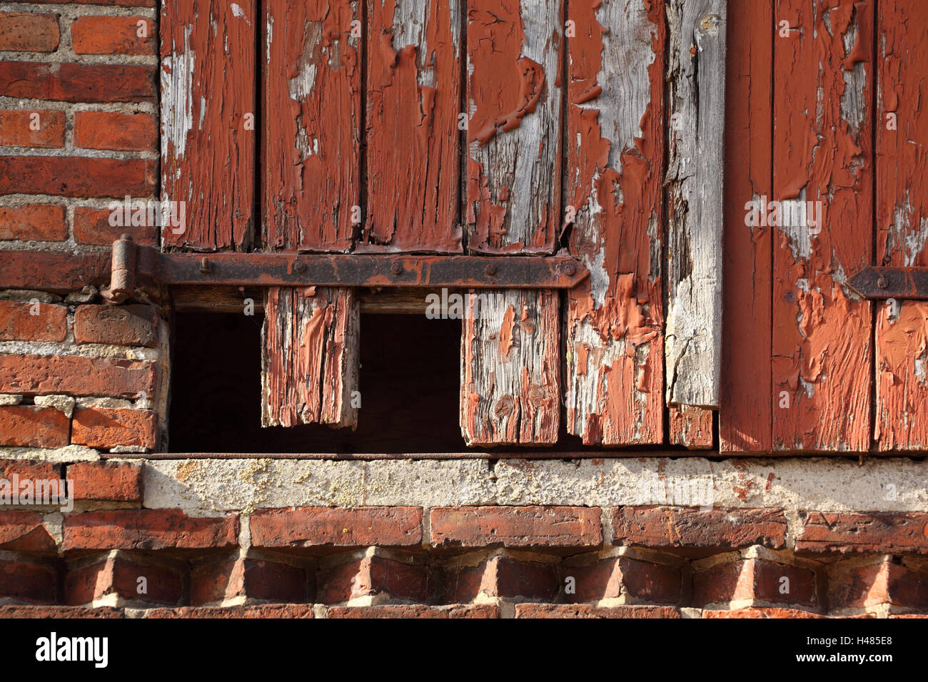 Old weather beaten houses hi-res stock photography and images - Alamy