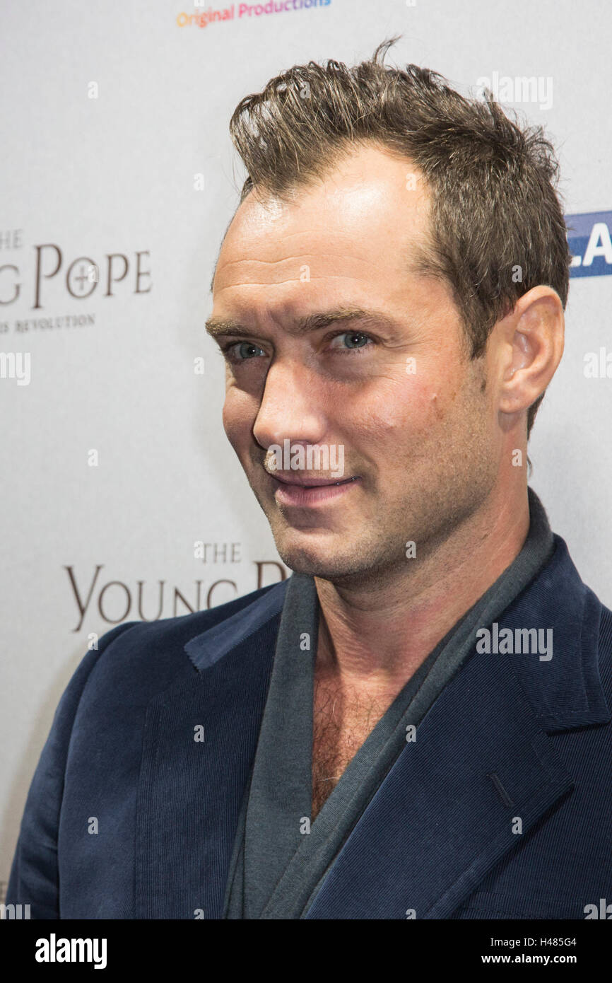 Actor jude law hi-res stock photography and images - Alamy