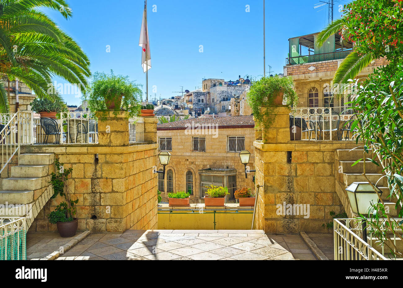 The green plants are the best decoration for the mansions in old stone ...