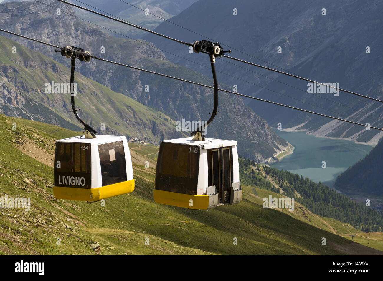 Cable car gondola in alps hi-res stock photography and images - Alamy
