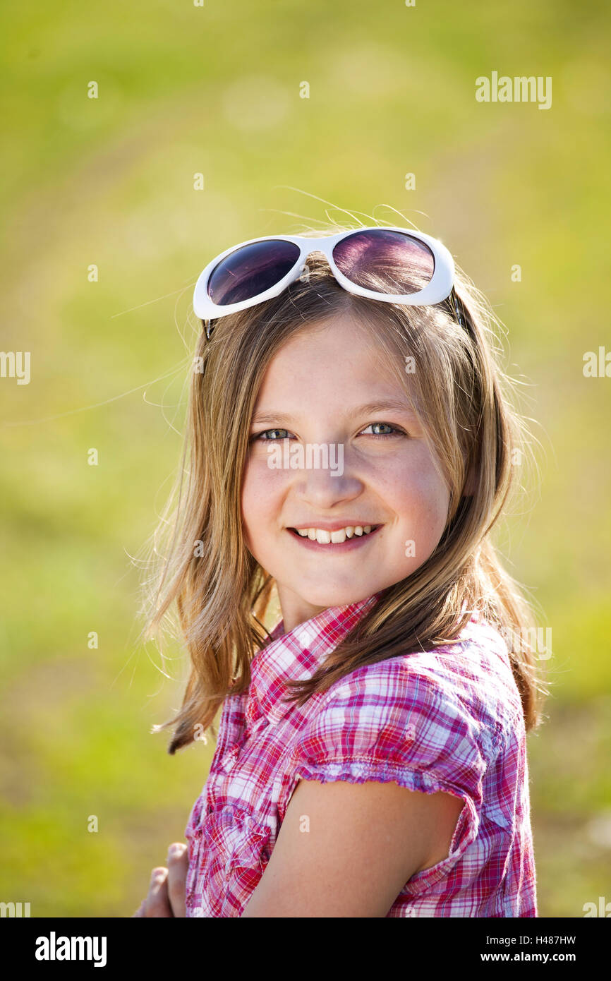 Girls with sunglasses, summer, outside, portrait Stock Photo - Alamy
