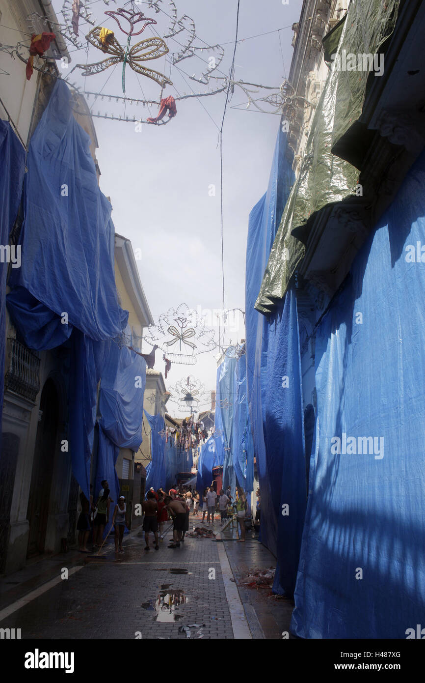 Bunol tomatina clean up hi-res stock photography and images - Alamy