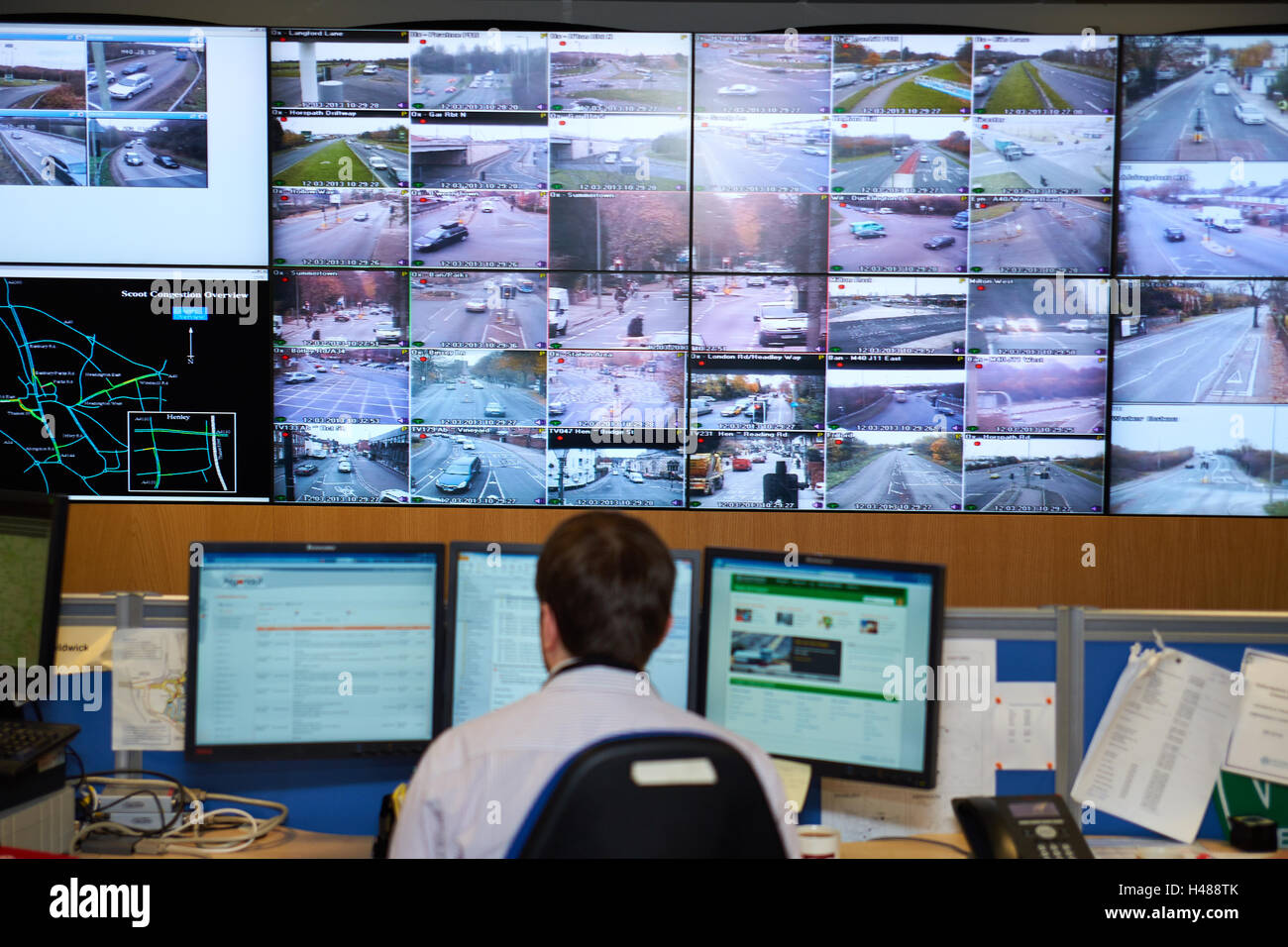 Traffic control screens hi-res stock photography and images - Alamy