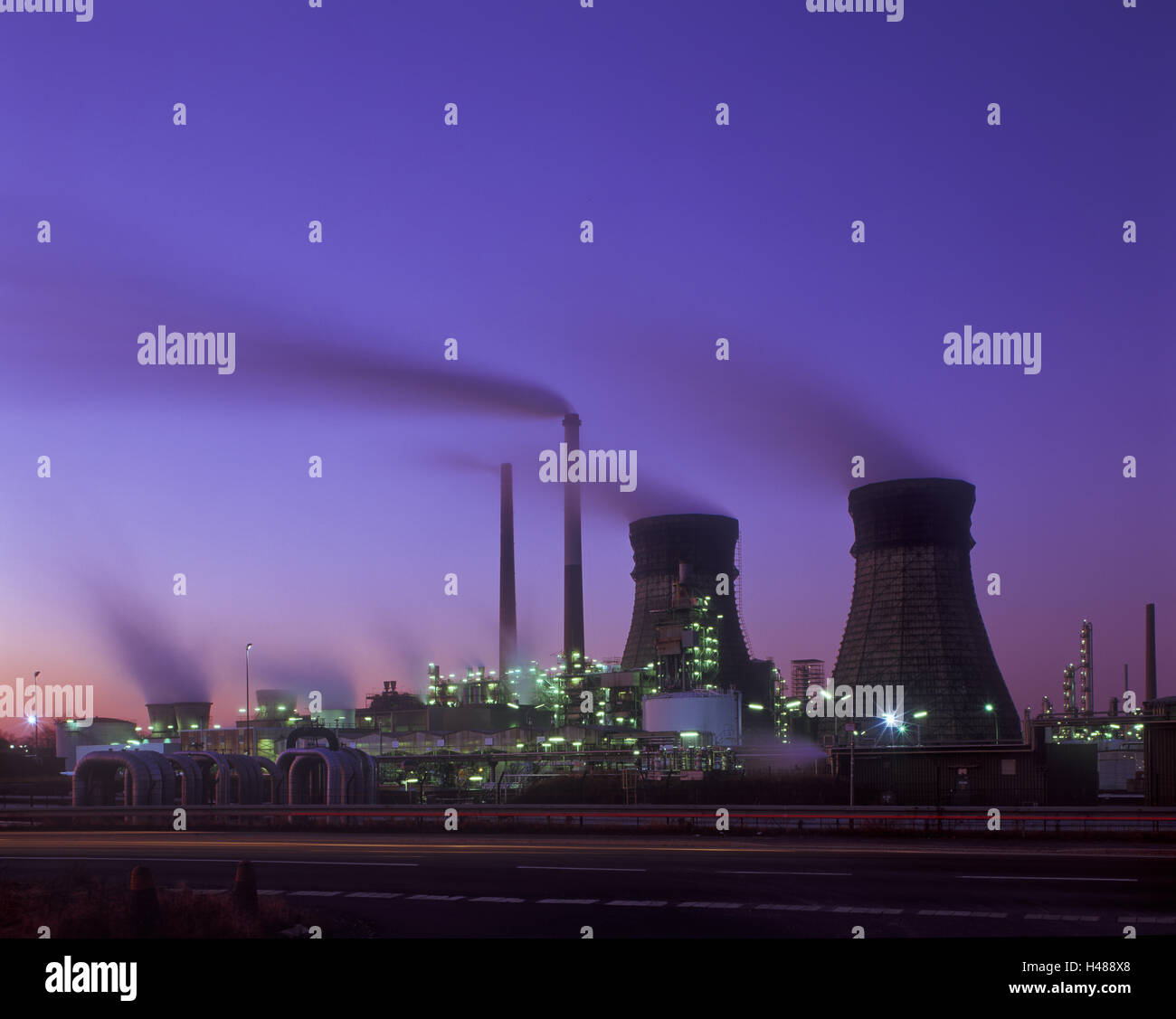 Shell rhineland refinery hi-res stock photography and images - Alamy