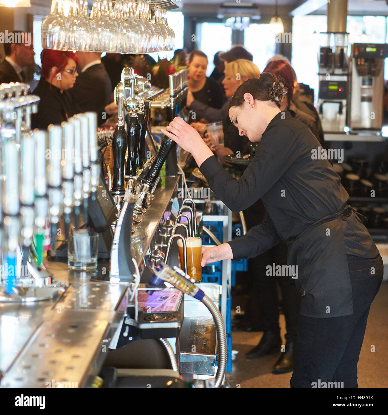 Bar staff wetherspoon hi-res stock photography and images - Alamy
