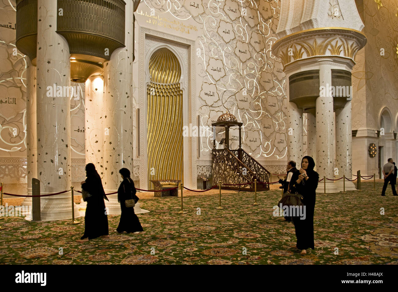 Abu dhabi sheikh zayed mosque interior hi-res stock photography and ...