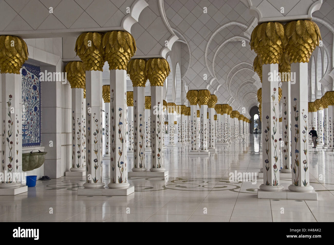 VAE, Abu Dhabi, big mosque, 'Sheikh Zayed Grand Mosque', built in 2008 ...