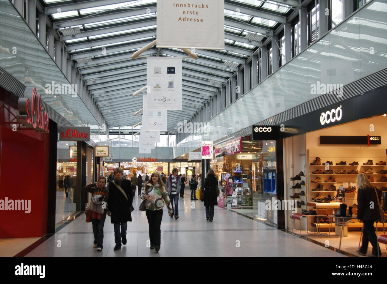 Austria, Tyrol, Innsbruck, city hall galleries, shops, fashion, passer ...