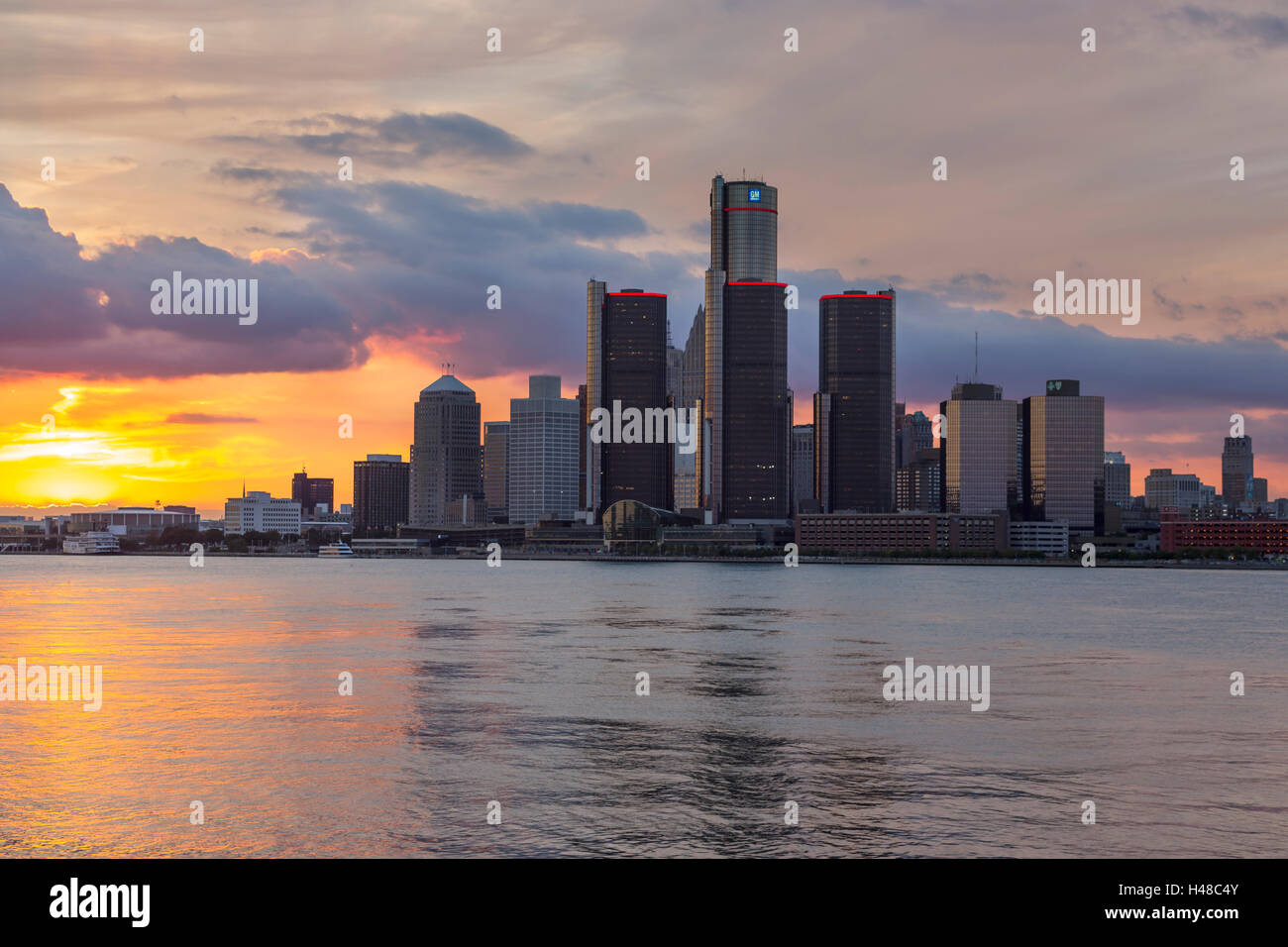 Detroit skyline gm renaissance center hi-res stock photography and ...