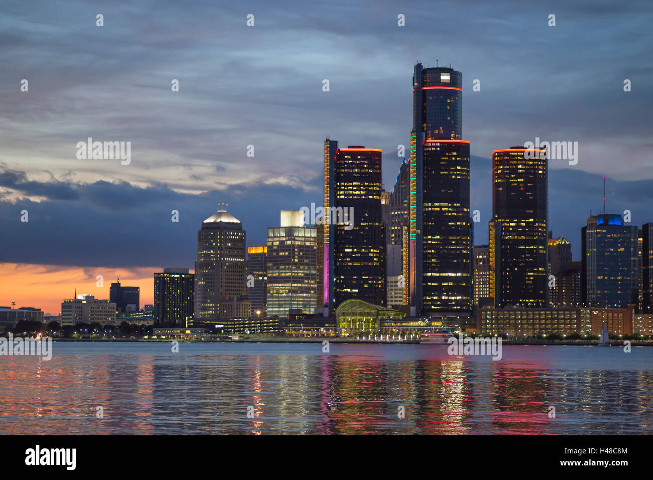 GM RENAISSANCE CENTER TOWERS (©JOHN PORTMAN 1977) DOWNTOWN SKYLINE ...
