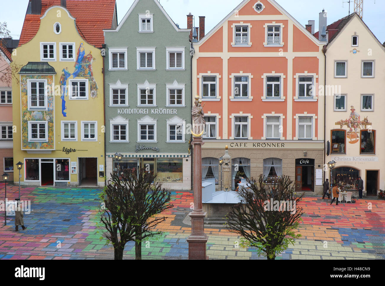 Germany, Upper Bavaria, Weilheim, Marienplatz, brightly, house facades ...