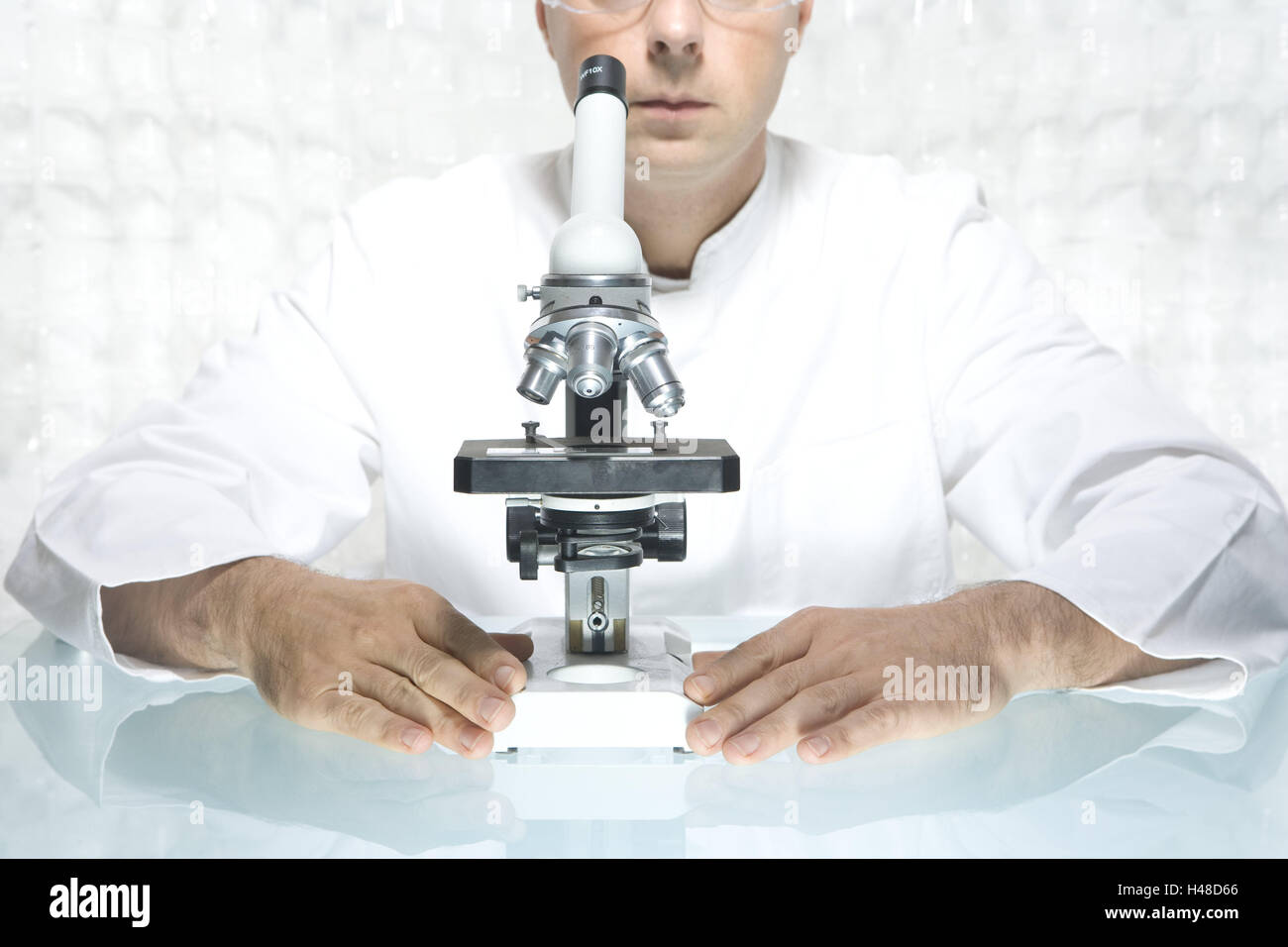Light microscope hi-res stock photography and images - Alamy