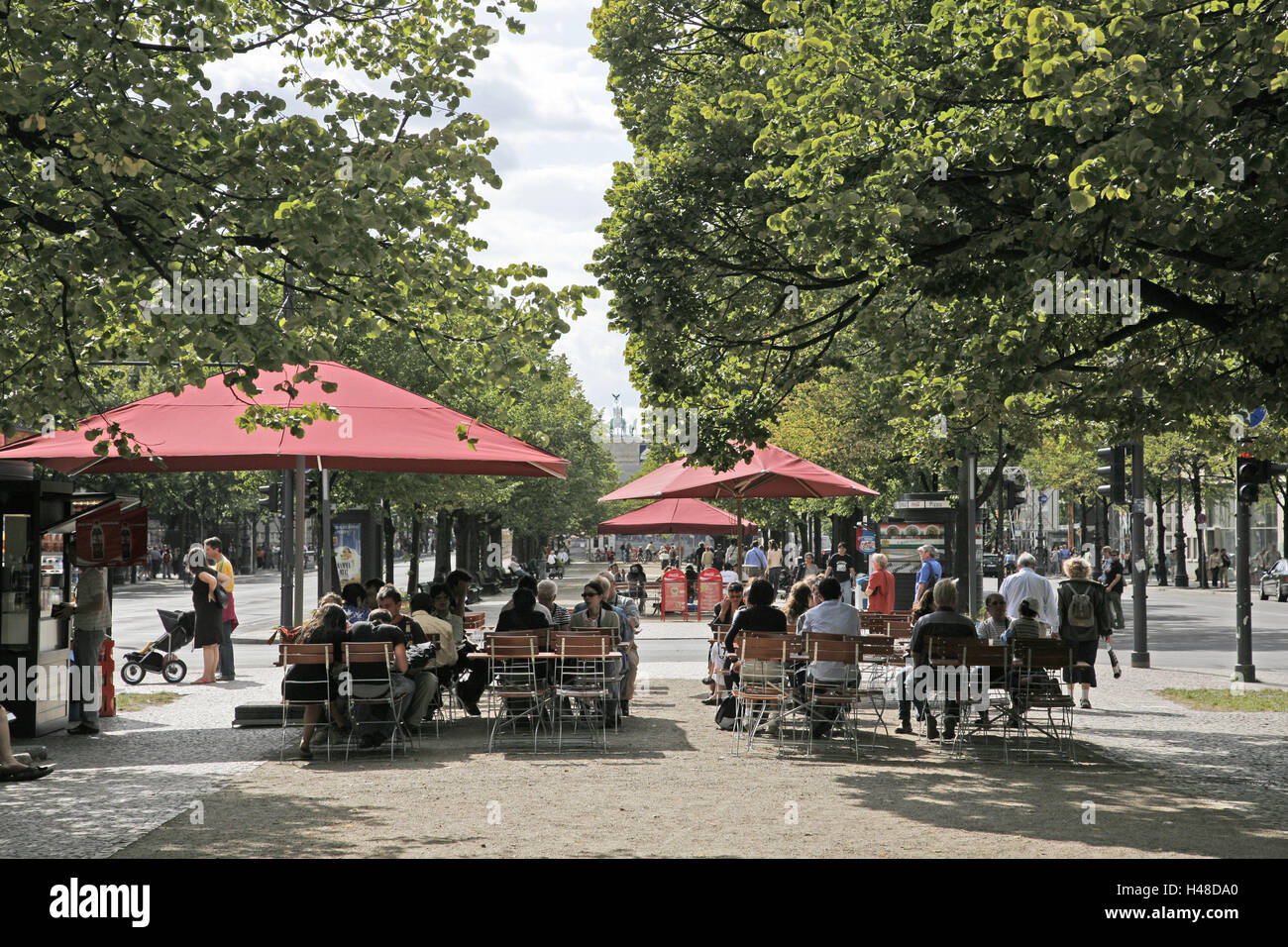 Germany, Berlin, under the lime-trees, avenue, lime trees, seating ...