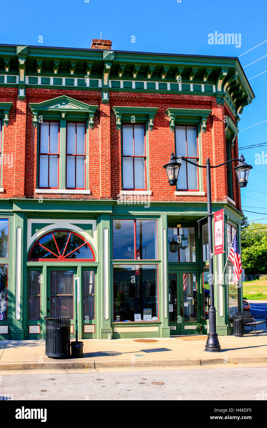 Old storefront awning hi-res stock photography and images - Alamy