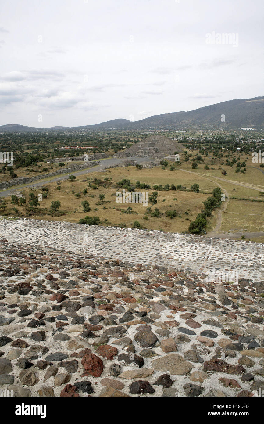 Mexico, Teotihuacan, excavation site, location solar pyramid, view ...