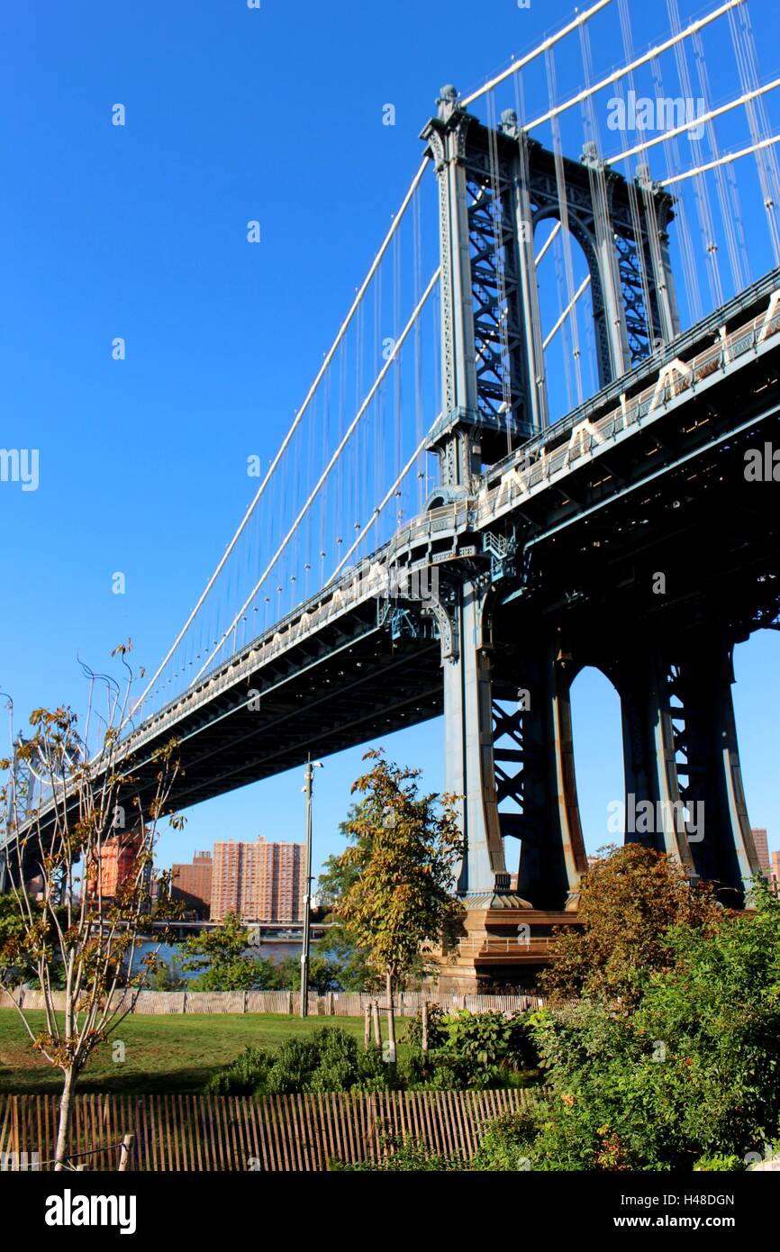 The Washington Bridge stretching over the Hudson River from Dumbo to ...