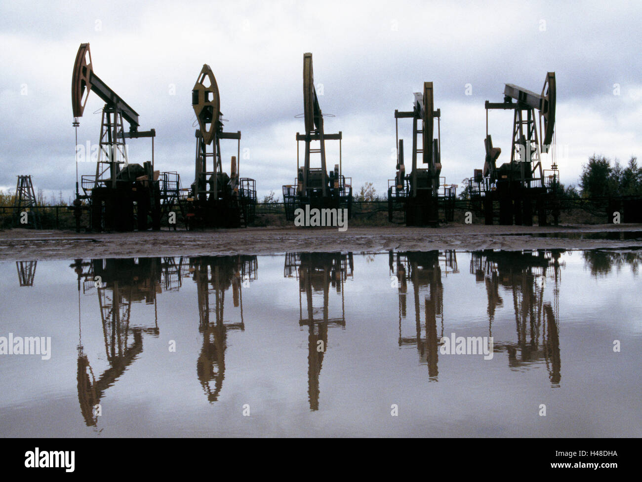 Russia, Siberia, oil production, fuel lift pumps, mirroring, water ...