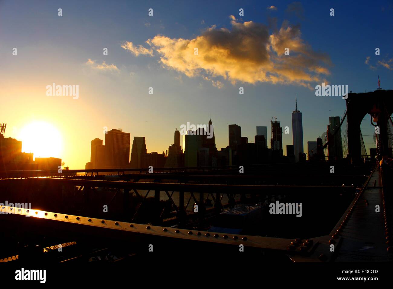 Sunset over Manhattan viewed from the Brooklyn Bridge Stock Photo - Alamy